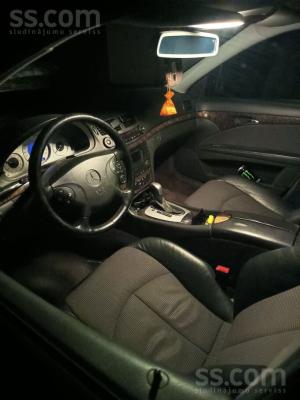 Black Mercedes-Benz e-200 2004 in Bauska, with an engine capacity of 2.20 L and mileage of 340 thousand km for 2600 €, photo 8 on AUTOMOTO.COM.LV