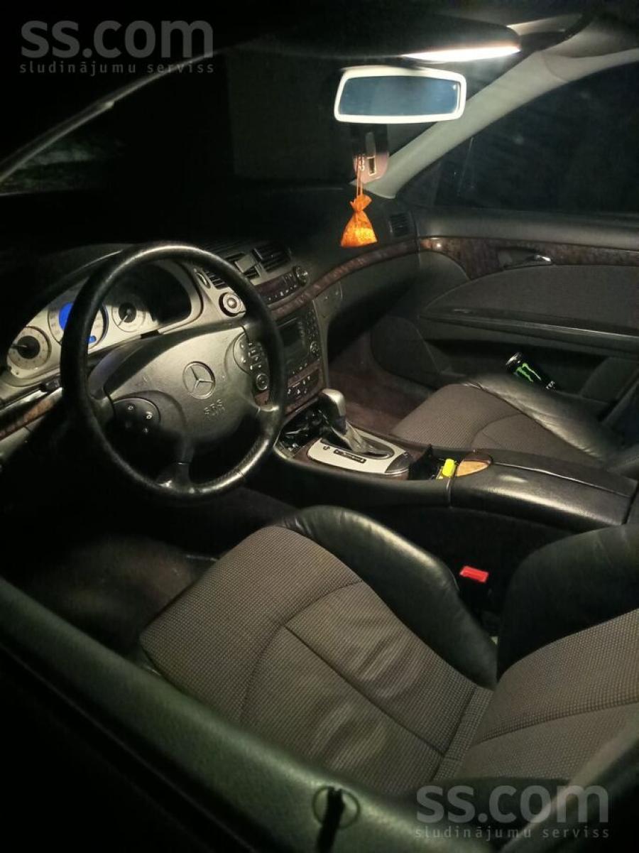 Black Mercedes-Benz e-200 2004 in Bauska, with an engine capacity of 2.20 L and mileage of 340 thousand km for 2600 €, photo 8 on AUTOMOTO.COM.LV