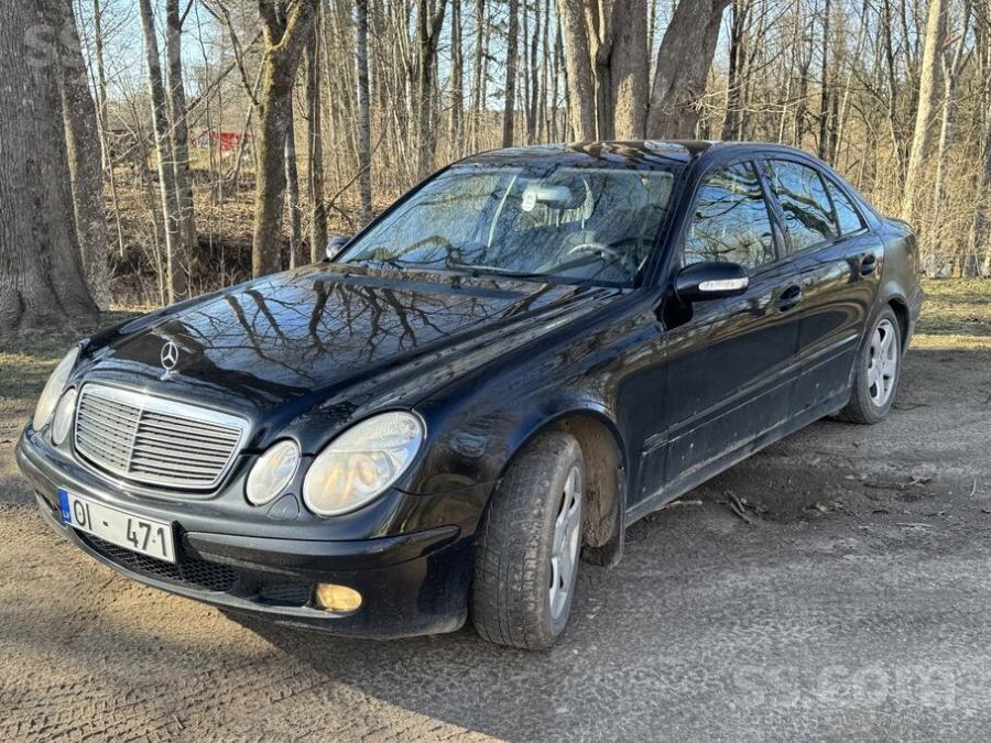 Черный Мерседес E 200 2004 в Валмиера, объемом двигателя 2.20 л и пробегом 464 тыс. км за 950 €, фото 4 на AUTOMOTO.COM.LV