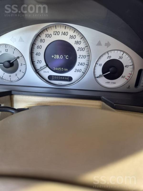 Melns Mercedes-Benz e-200 2004 Daugavpils, ar dzinēja tilpumu 2.20 L un nobraukumu 290 tūkst. km par 3000 €, foto 4 vietnē AUTOMOTO.COM.LV