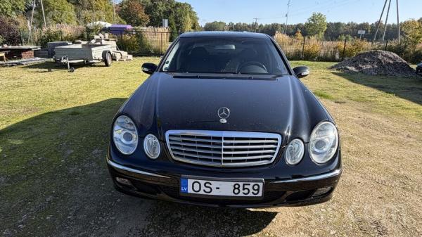 Черный Мерседес E 200 2004 в Лимбажи, объемом двигателя 2.20 л и пробегом 355 тыс. км за 2550 €, фото 3 на AUTOMOTO.COM.LV