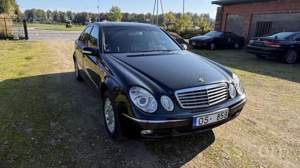 Черный Мерседес E 200 2004 в Лимбажи, объемом двигателя 2.20 л и пробегом 355 тыс. км за 2550 €, фото 4 на AUTOMOTO.COM.LV