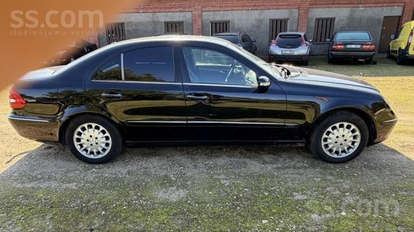 Черный Мерседес E 200 2004 в Лимбажи, объемом двигателя 2.20 л и пробегом 355 тыс. км за 2550 €, фото 7 на AUTOMOTO.COM.LV