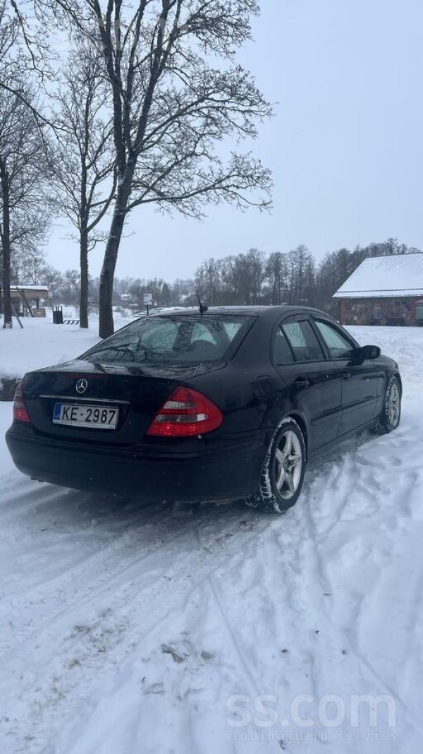 Melns Mercedes-Benz e-200 2005 Rēzekne, ar dzinēja tilpumu 2.00 L un nobraukumu 300 tūkst. km par 3000 €, foto 4 vietnē AUTOMOTO.COM.LV