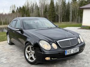 Черный Мерседес E 200 2005 в Цесис, объемом двигателя 2.20 л и пробегом 303 тыс. км за 1800 €, фото  на AUTOMOTO.COM.LV