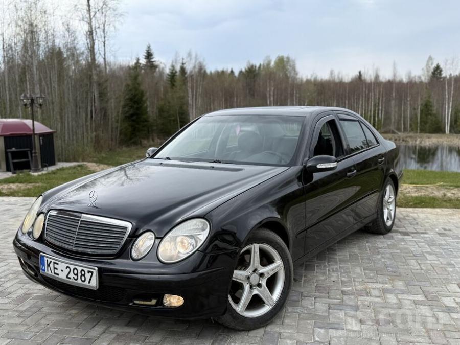 Black Mercedes-Benz e-200 2005 in Cesis, with an engine capacity of 2.20 L and mileage of 303 thousand km for 1800 €, photo 3 on AUTOMOTO.COM.LV
