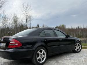 Black Mercedes-Benz e-200 2005 in Cesis, with an engine capacity of 2.20 L and mileage of 303 thousand km for 1800 €, photo 6 on AUTOMOTO.COM.LV