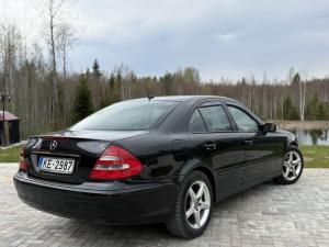 Black Mercedes-Benz e-200 2005 in Cesis, with an engine capacity of 2.20 L and mileage of 303 thousand km for 1800 €, photo 7 on AUTOMOTO.COM.LV