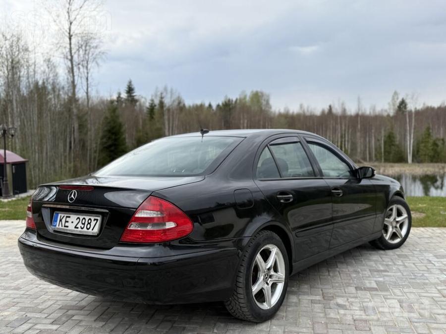 Black Mercedes-Benz e-200 2005 in Cesis, with an engine capacity of 2.20 L and mileage of 303 thousand km for 1800 €, photo 7 on AUTOMOTO.COM.LV