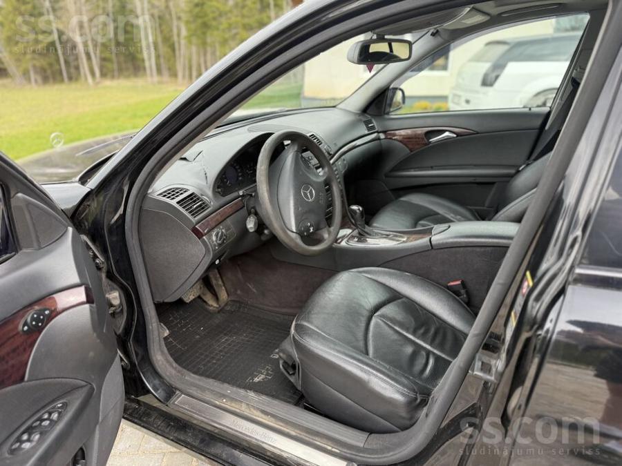 Black Mercedes-Benz e-200 2005 in Cesis, with an engine capacity of 2.20 L and mileage of 303 thousand km for 1800 €, photo 8 on AUTOMOTO.COM.LV