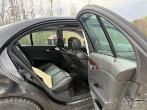 Black Mercedes-Benz e-200 2005 in Cesis, with an engine capacity of 2.20 L and mileage of 303 thousand km for 1800 €, photo 11 on AUTOMOTO.COM.LV