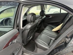 Black Mercedes-Benz e-200 2005 in Cesis, with an engine capacity of 2.20 L and mileage of 303 thousand km for 1800 €, photo 12 on AUTOMOTO.COM.LV