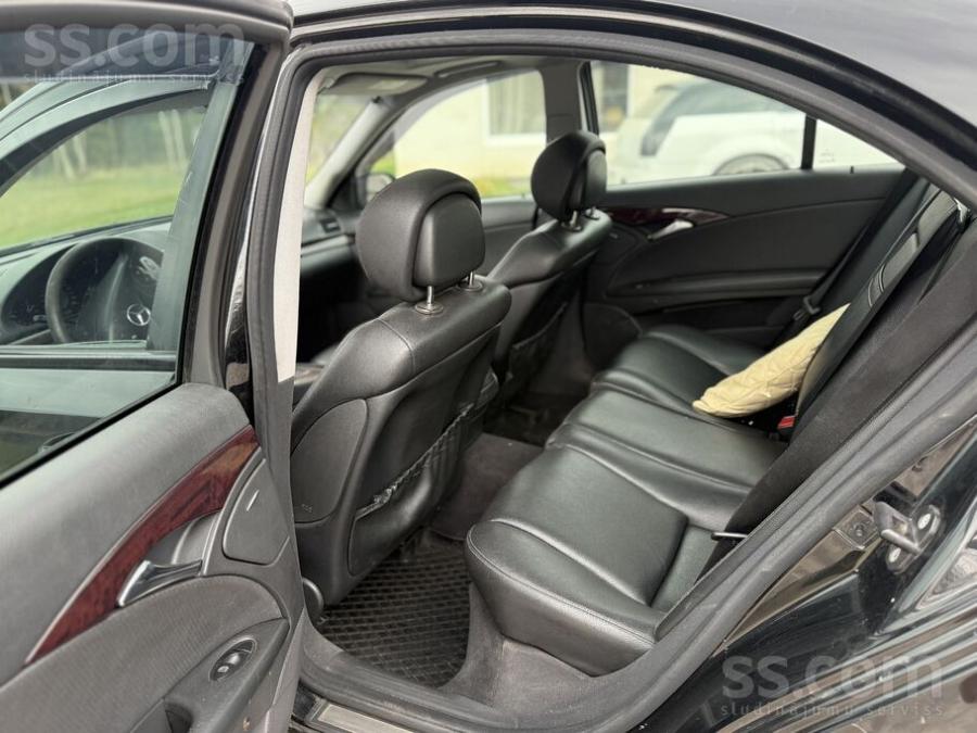 Black Mercedes-Benz e-200 2005 in Cesis, with an engine capacity of 2.20 L and mileage of 303 thousand km for 1800 €, photo 12 on AUTOMOTO.COM.LV