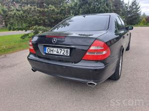 Melns Mercedes-Benz e-200 2005 Jēkabpils, ar dzinēja tilpumu 2.20 L un nobraukumu 410 tūkst. km par 1850 €, foto 5 vietnē AUTOMOTO.COM.LV