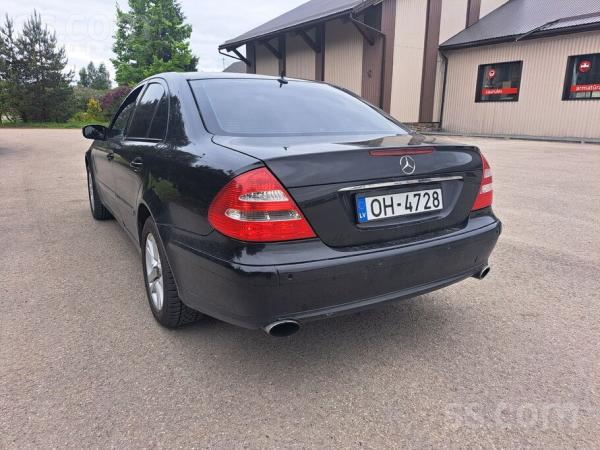 Melns Mercedes-Benz e-200 2005 Jēkabpils, ar dzinēja tilpumu 2.20 L un nobraukumu 410 tūkst. km par 1850 €, foto 5 vietnē AUTOMOTO.COM.LV