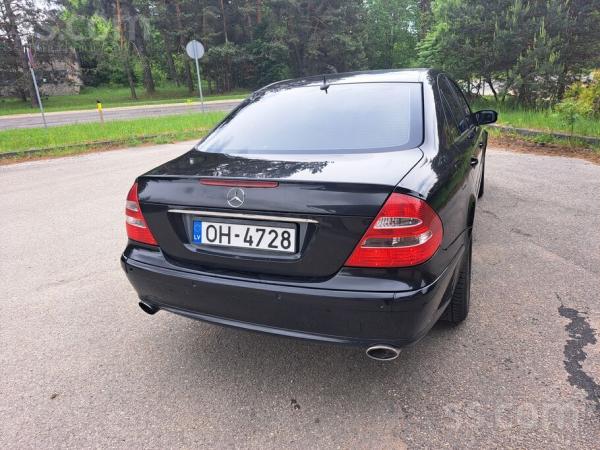 Melns Mercedes-Benz e-200 2005 Jēkabpils, ar dzinēja tilpumu 2.20 L un nobraukumu 419 tūkst. km par 1850 €, foto 4 vietnē AUTOMOTO.COM.LV