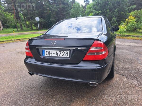 Black Mercedes-Benz e-200 2005 in Jekabpils, with an engine capacity of 2.20 L and mileage of 419 thousand km for 1900 €, photo 4 on AUTOMOTO.COM.LV