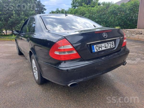 Black Mercedes-Benz e-200 2005 in Jekabpils, with an engine capacity of 2.20 L and mileage of 419 thousand km for 1900 €, photo 5 on AUTOMOTO.COM.LV