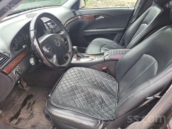 Black Mercedes-Benz e-200 2005 in Jekabpils, with an engine capacity of 2.20 L and mileage of 419 thousand km for 1900 €, photo 9 on AUTOMOTO.COM.LV