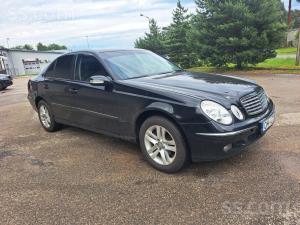 Black Mercedes-Benz e-200 2005 in Jekabpils, with an engine capacity of 2.20 L and mileage of 419 thousand km for 1800 €, photo 3 on AUTOMOTO.COM.LV