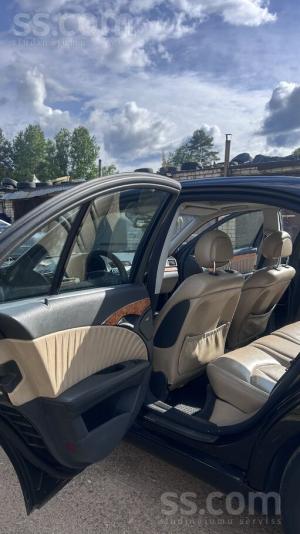 Black Mercedes-Benz e-200 2005 in Cesis, with an engine capacity of 1.80 L and mileage of 370 thousand km for 3200 €, photo 5 on AUTOMOTO.COM.LV