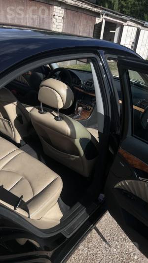 Black Mercedes-Benz e-200 2005 in Cesis, with an engine capacity of 1.80 L and mileage of 370 thousand km for 3200 €, photo 10 on AUTOMOTO.COM.LV