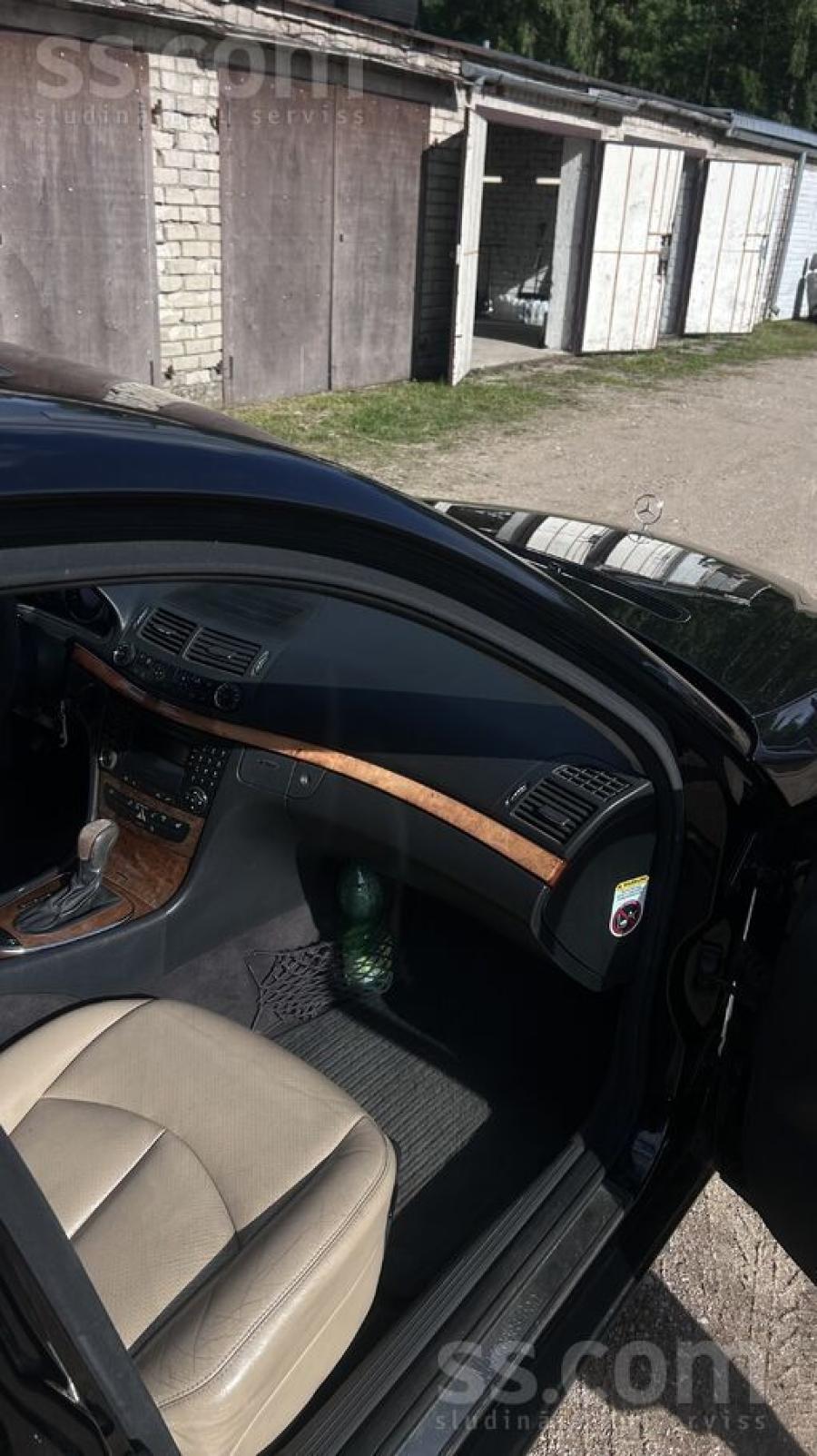 Black Mercedes-Benz e-200 2005 in Cesis, with an engine capacity of 1.80 L and mileage of 370 thousand km for 3200 €, photo 11 on AUTOMOTO.COM.LV