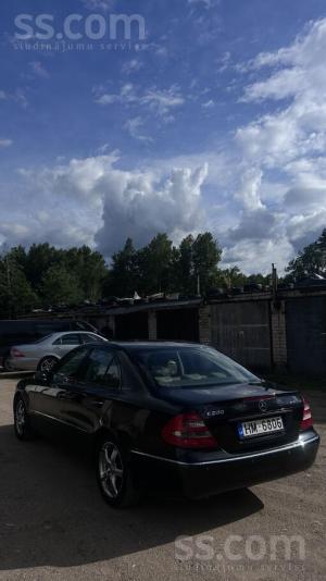 Black Mercedes-Benz e-200 2005 in Cesis, with an engine capacity of 1.80 L and mileage of 370 thousand km for 3200 €, photo 15 on AUTOMOTO.COM.LV
