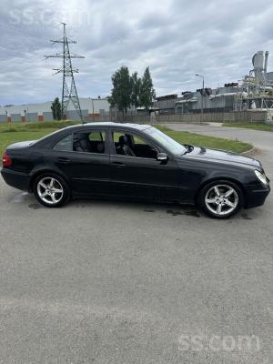 Melns Mercedes-Benz e-200 2005 Rīga, ar dzinēja tilpumu 2.20 L un nobraukumu 311 tūkst. km par 2500 €, foto 5 vietnē AUTOMOTO.COM.LV