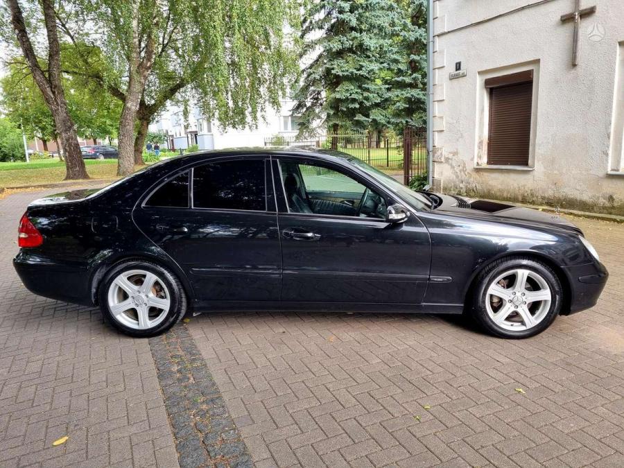 Melns Mercedes-Benz e-200 2005 Jonava, ar dzinēja tilpumu 2.15 L un nobraukumu 433 tūkst. km par 2499 €, foto 17 vietnē AUTOMOTO.COM.LV