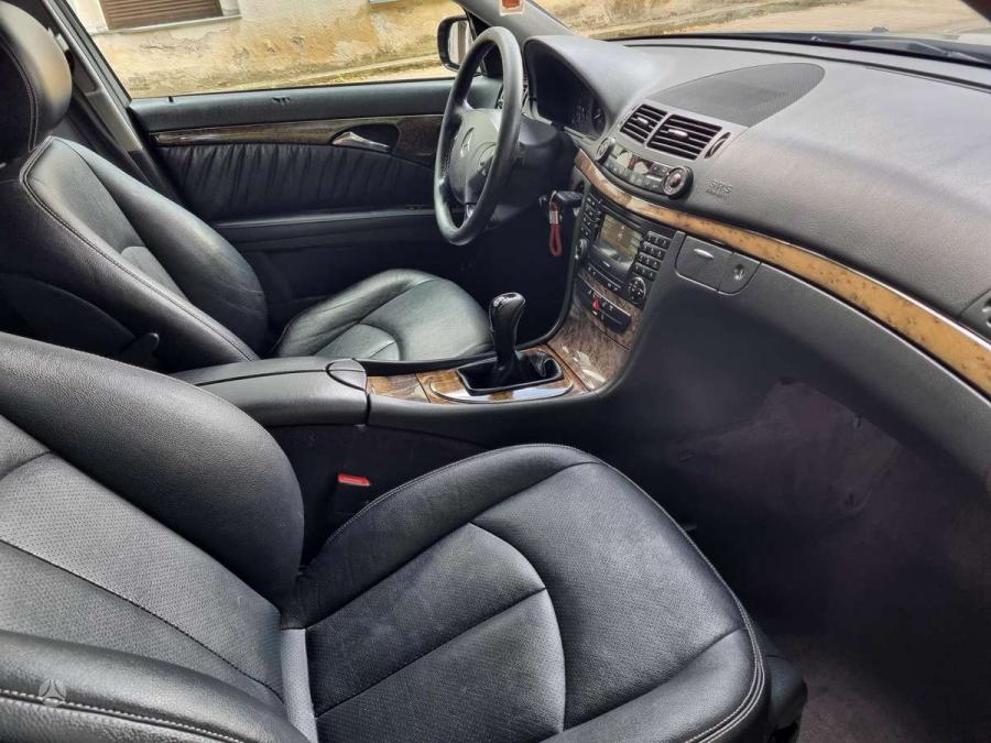 Melns Mercedes-Benz e-200 2005 Jonava, ar dzinēja tilpumu 2.15 L un nobraukumu 433 tūkst. km par 2499 €, foto 22 vietnē AUTOMOTO.COM.LV