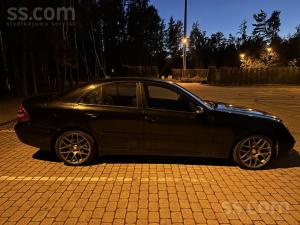 Черный Мерседес E 200 2005 в Рига, объемом двигателя 2.00 л и пробегом 314 тыс. км за 2500 €, фото 5 на AUTOMOTO.COM.LV