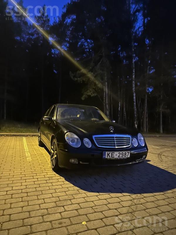 Black Mercedes-Benz e-200 2005 in Riga, with an engine capacity of 2.00 L and mileage of 314 thousand km for 2500 €, photo 3 on AUTOMOTO.COM.LV