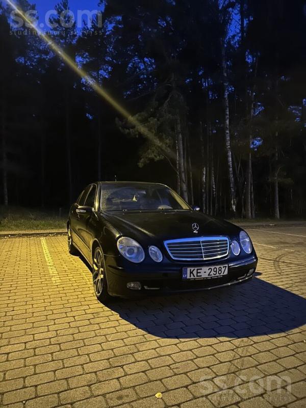 Black Mercedes-Benz e-200 2005 in Riga, with an engine capacity of 2.00 L and mileage of 314 thousand km for 2500 €, photo 4 on AUTOMOTO.COM.LV