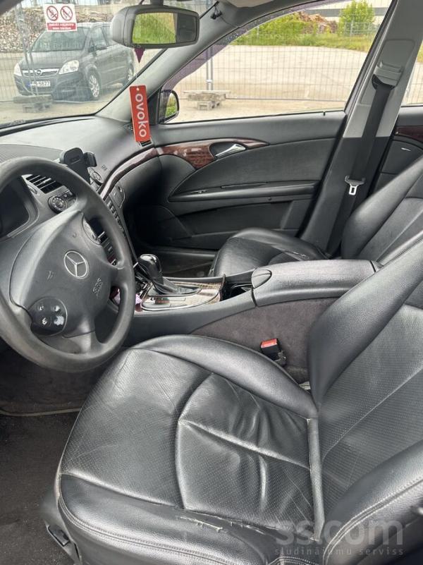 Black Mercedes-Benz e-200 2005 in Riga, with an engine capacity of 2.00 L and mileage of 314 thousand km for 2500 €, photo 8 on AUTOMOTO.COM.LV