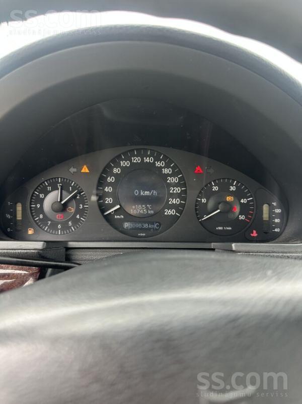 Black Mercedes-Benz e-200 2005 in Riga, with an engine capacity of 2.00 L and mileage of 314 thousand km for 2500 €, photo 10 on AUTOMOTO.COM.LV