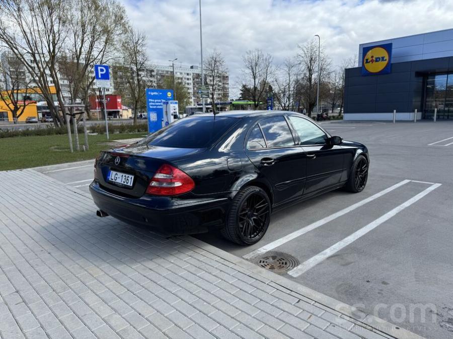 Melns Mercedes-Benz e-200 2006 Rīga, ar dzinēja tilpumu 2.20 L un nobraukumu 451 tūkst. km par 3000 €, foto 4 vietnē AUTOMOTO.COM.LV