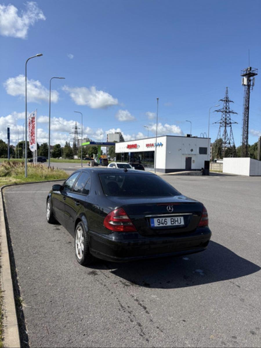 Черный Мерседес E 200 2006 в Нарва, объемом двигателя 2.20 л и пробегом 474 тыс. км за 1350 €, фото 3 на AUTOMOTO.COM.LV
