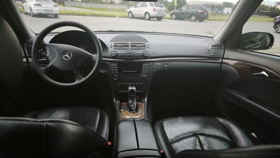Черный Мерседес E 200 2006 в Нарва, объемом двигателя 2.20 л и пробегом 474 тыс. км за 1350 €, фото 5 на AUTOMOTO.COM.LV