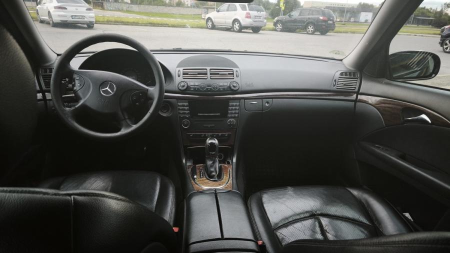 Черный Мерседес E 200 2006 в Нарва, объемом двигателя 2.20 л и пробегом 474 тыс. км за 1350 €, фото 10 на AUTOMOTO.COM.LV