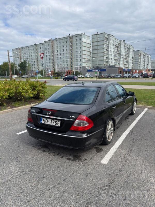Черный Мерседес E 200 2006 в Рига, объемом двигателя 2.00 л и пробегом 393 тыс. км за 2650 €, фото 4 на AUTOMOTO.COM.LV