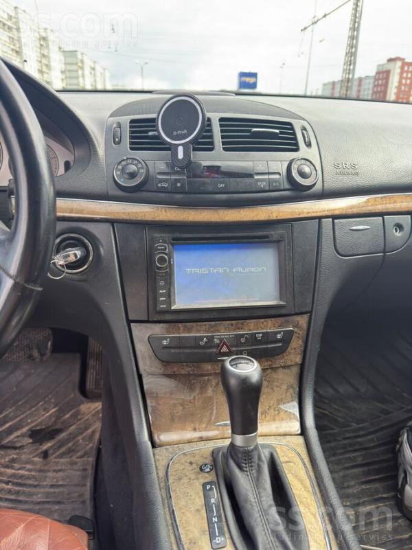 Черный Мерседес E 200 2006 в Рига, объемом двигателя 2.00 л и пробегом 393 тыс. км за 2650 €, фото 5 на AUTOMOTO.COM.LV
