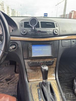 Черный Мерседес E 200 2006 в Рига, объемом двигателя 2.00 л и пробегом 393 тыс. км за 2650 €, фото 5 на AUTOMOTO.COM.LV