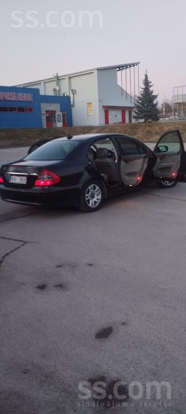 Black Mercedes-Benz e-200 2006 in Ogre, with an engine capacity of 2.10 L and mileage of 360 thousand km for 2000 €, photo 3 on AUTOMOTO.COM.LV