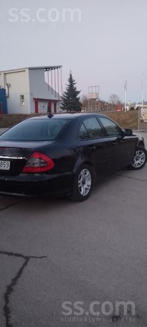 Черный Мерседес E 200 2006 в Огре, объемом двигателя 2.10 л и пробегом 360 тыс. км за 2000 €, фото 7 на AUTOMOTO.COM.LV