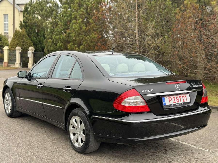 Черный Мерседес E 200 2007 в Мажейкяй, объемом двигателя 1.80 л и пробегом 305 тыс. км за 3300 €, фото 2 на AUTOMOTO.COM.LV