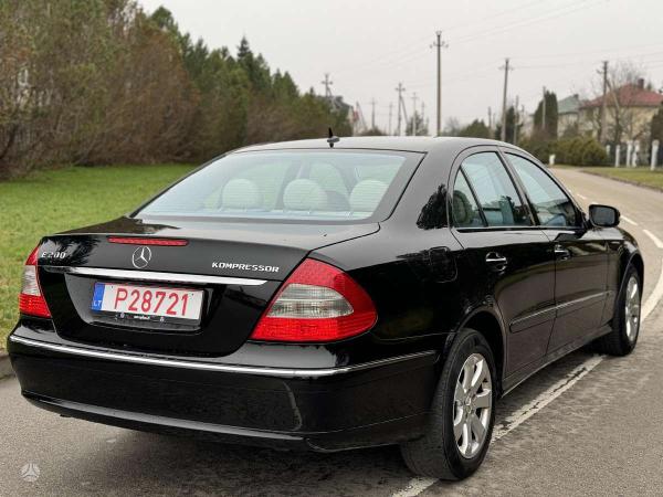 Black Mercedes-Benz e-200 2007 in Mazeikiai, with an engine capacity of 1.80 L and mileage of 305 thousand km for 3300 €, photo 5 on AUTOMOTO.COM.LV