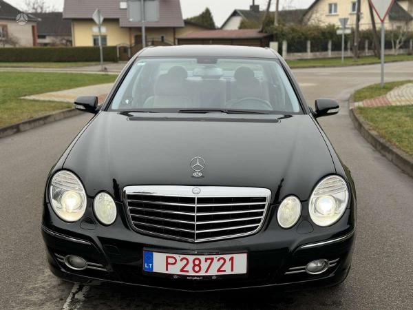 Black Mercedes-Benz e-200 2007 in Mazeikiai, with an engine capacity of 1.80 L and mileage of 305 thousand km for 3300 €, photo 10 on AUTOMOTO.COM.LV