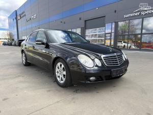 Черный Мерседес E 200 2007 в Паневежис, объемом двигателя 2.20 л и пробегом 400 тыс. км за 2050 €, фото  на AUTOMOTO.COM.LV
