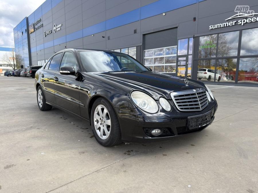 Черный Мерседес E 200 2007 в Паневежис, объемом двигателя 2.20 л и пробегом 400 тыс. км за 2050 €, фото 1 на AUTOMOTO.COM.LV
